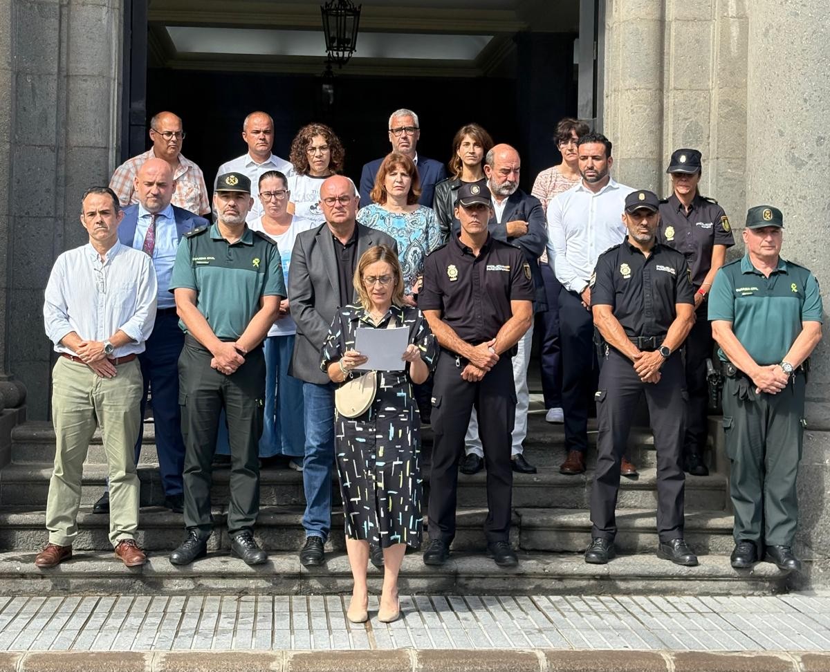 Portal MPT | Delegació del Govern guarda un minut de silenci després de ...