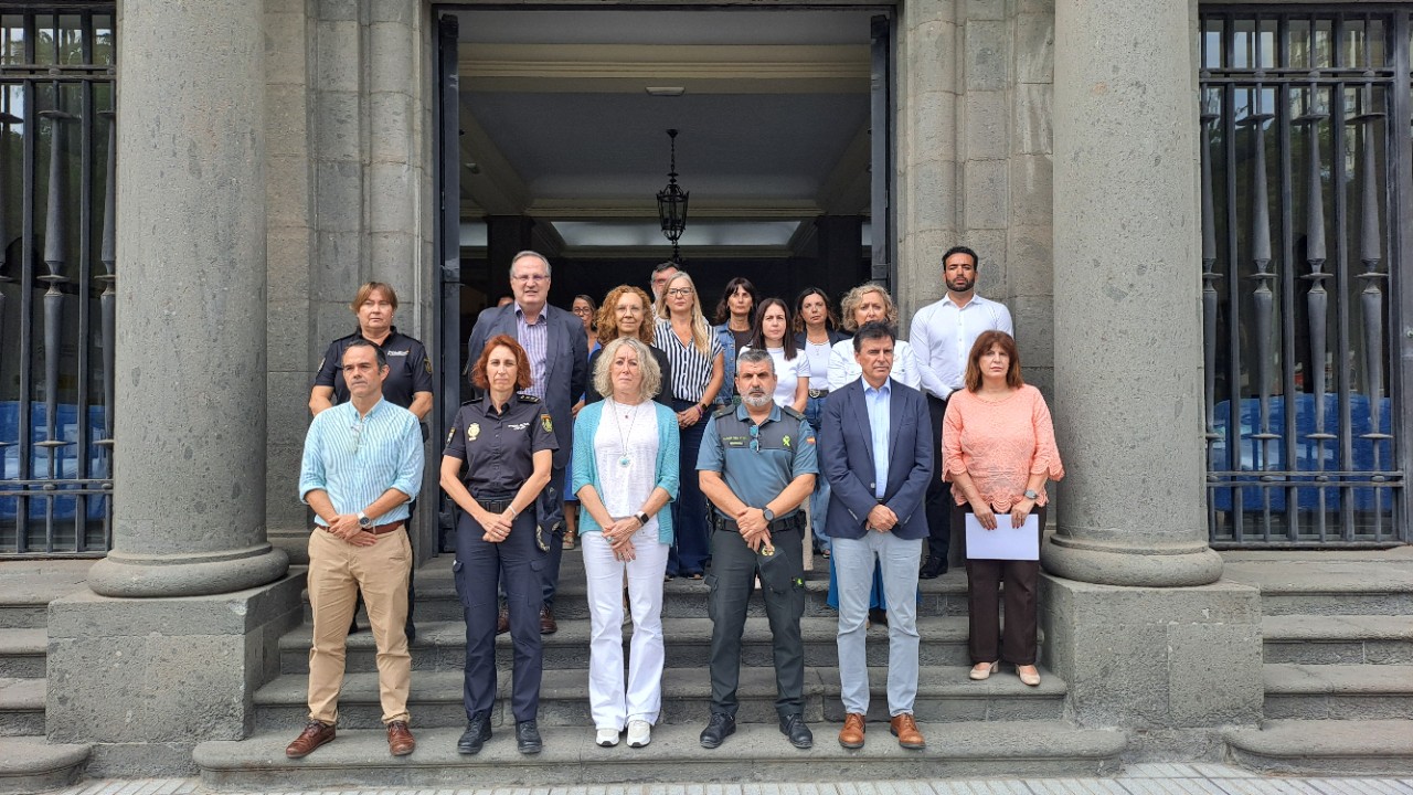 Portal MPT | Delegació del Govern guarda un minut de silenci després de ...